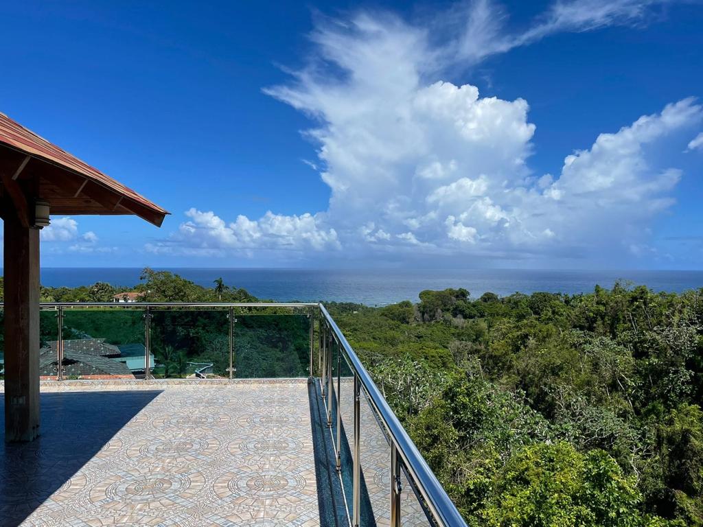 Venta Espectacular Villa con vista al mar y al bosque en Cabrera ...